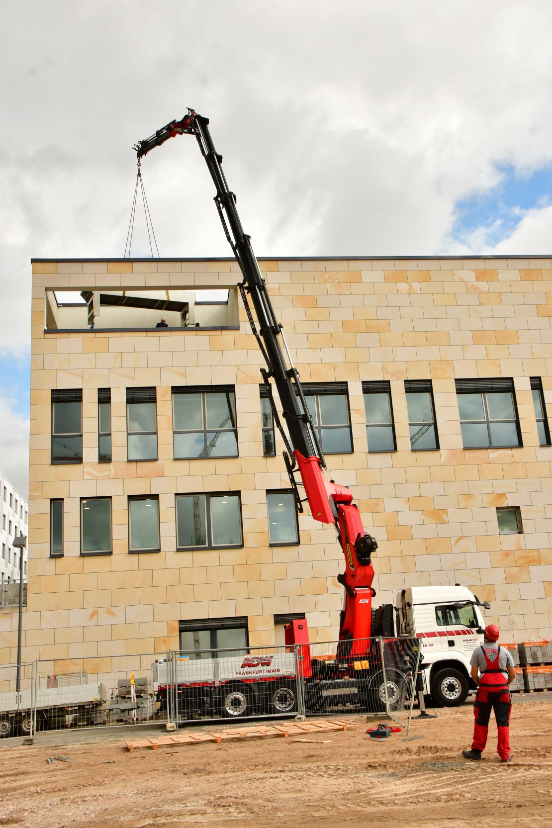 Kran mieten für Glasmontage Glassauger, Ladekran, Minikran